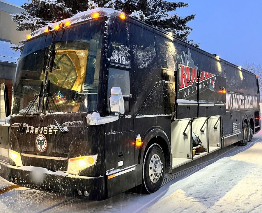 Rockets send team bus to pick up stranded T-Birds after their bus went ...