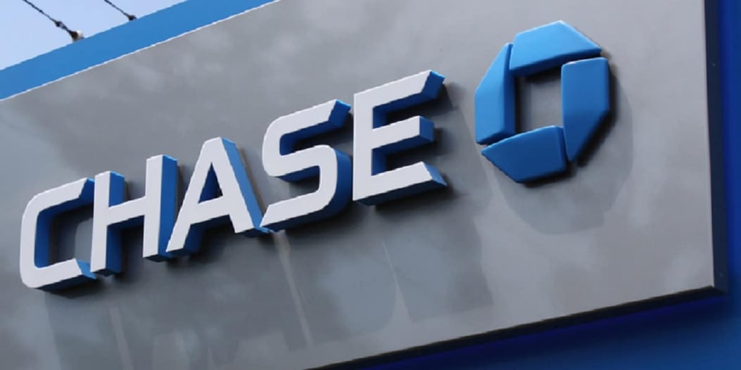 Bank Security Guard Fires On Would-Be Robber | Concealed Nation