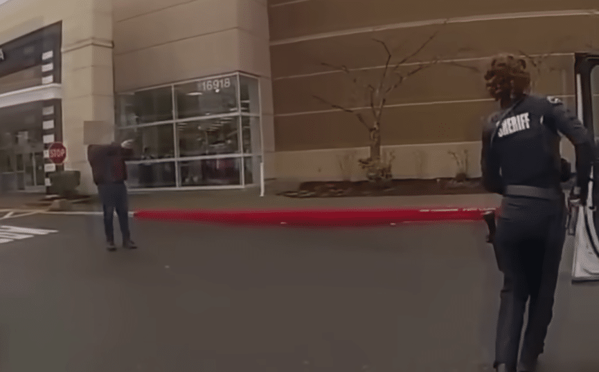 Watch Armed Citizen Helps Officer Capture Suspects In Kohls Parking