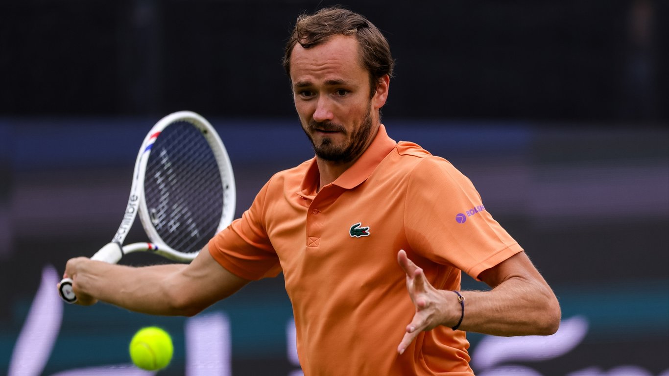 Daniel Altmaier vs Daniil Medvedev Betting Picks & Live Stream – Halle ...