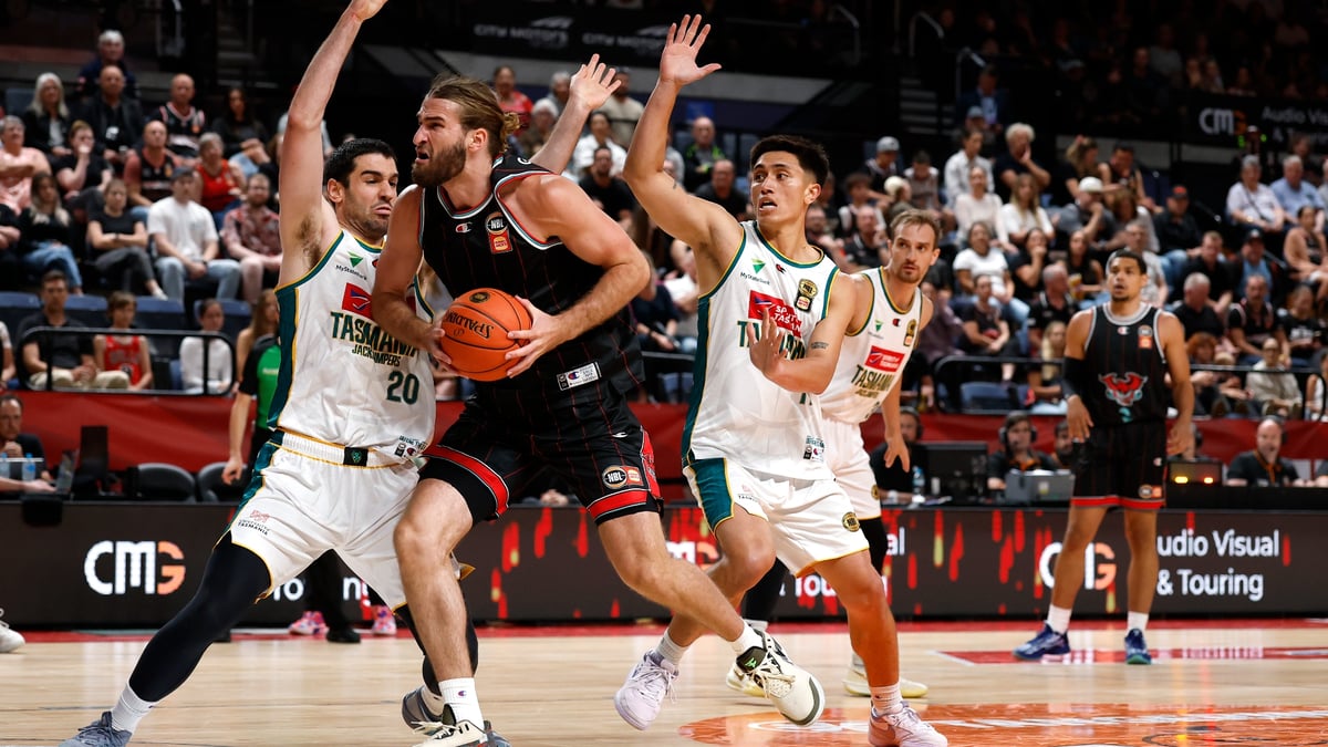 Tasmania JackJumpers vs Illawarra Hawks NBL25 Tips - Hawks to hand loss ...