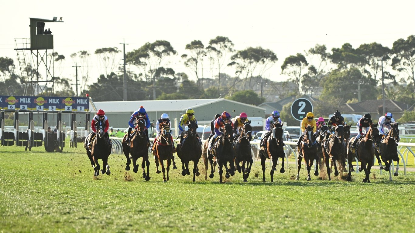 Warrnambool Racing Tips for September 22- Lightning to strike at $17 in ...