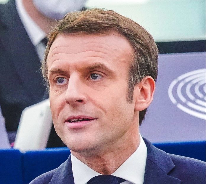 Macron anuncia plano para reindustrializar a França Macron anuncia plano para reindustrializar a França