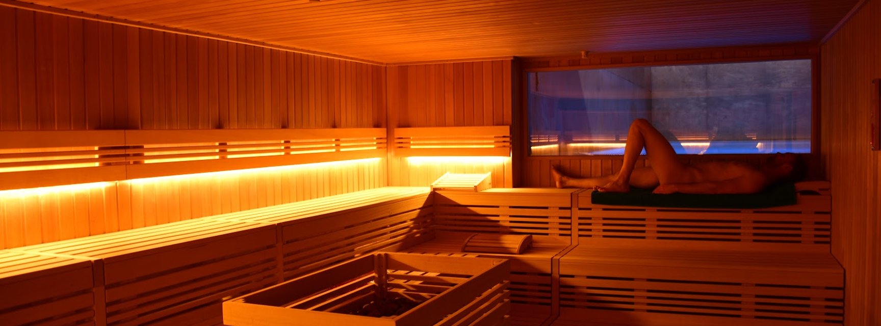 PLUTO Sauna Essen - Gay sauna with multiple floors and events in Essen ...