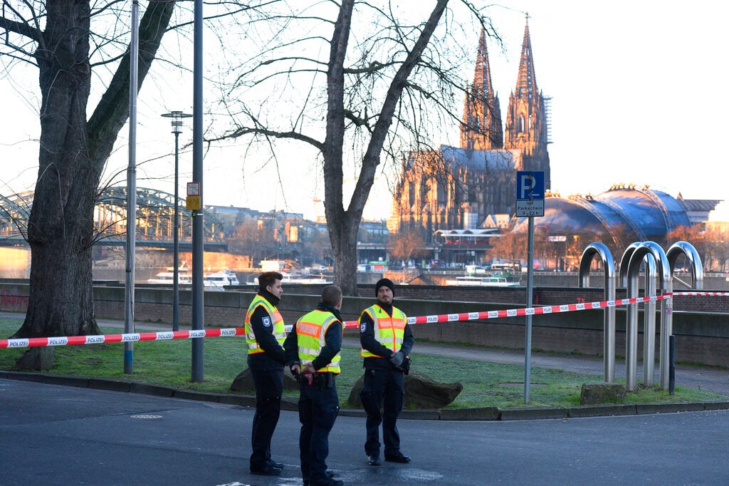 Experts Defuse World War II Bomb in German City of Cologne | Courthouse ...