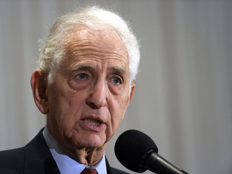 Daniel Ellsberg, who leaked Pentagon Papers exposing Vietnam War secrets, dies at 92 ...