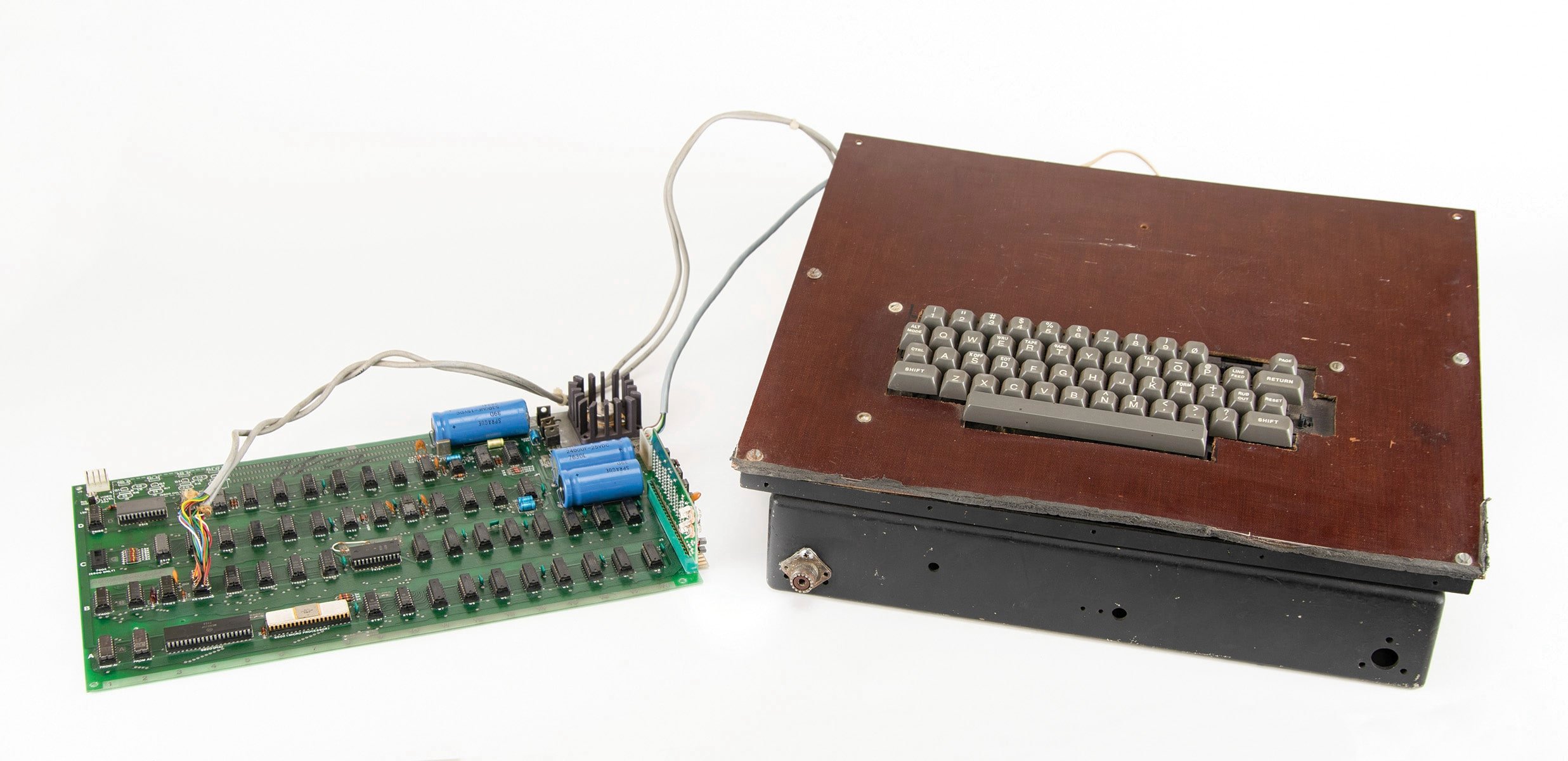 Early Apple computer that helped launch $3T company sells at auction ...