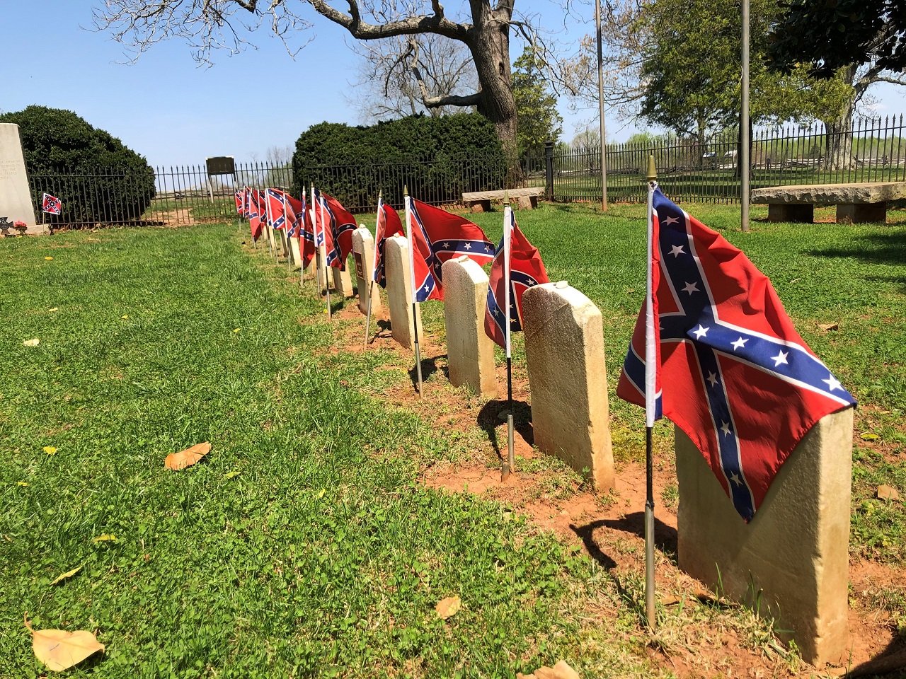 Confederate group fights to wave the battle flag in Georgia parade ...