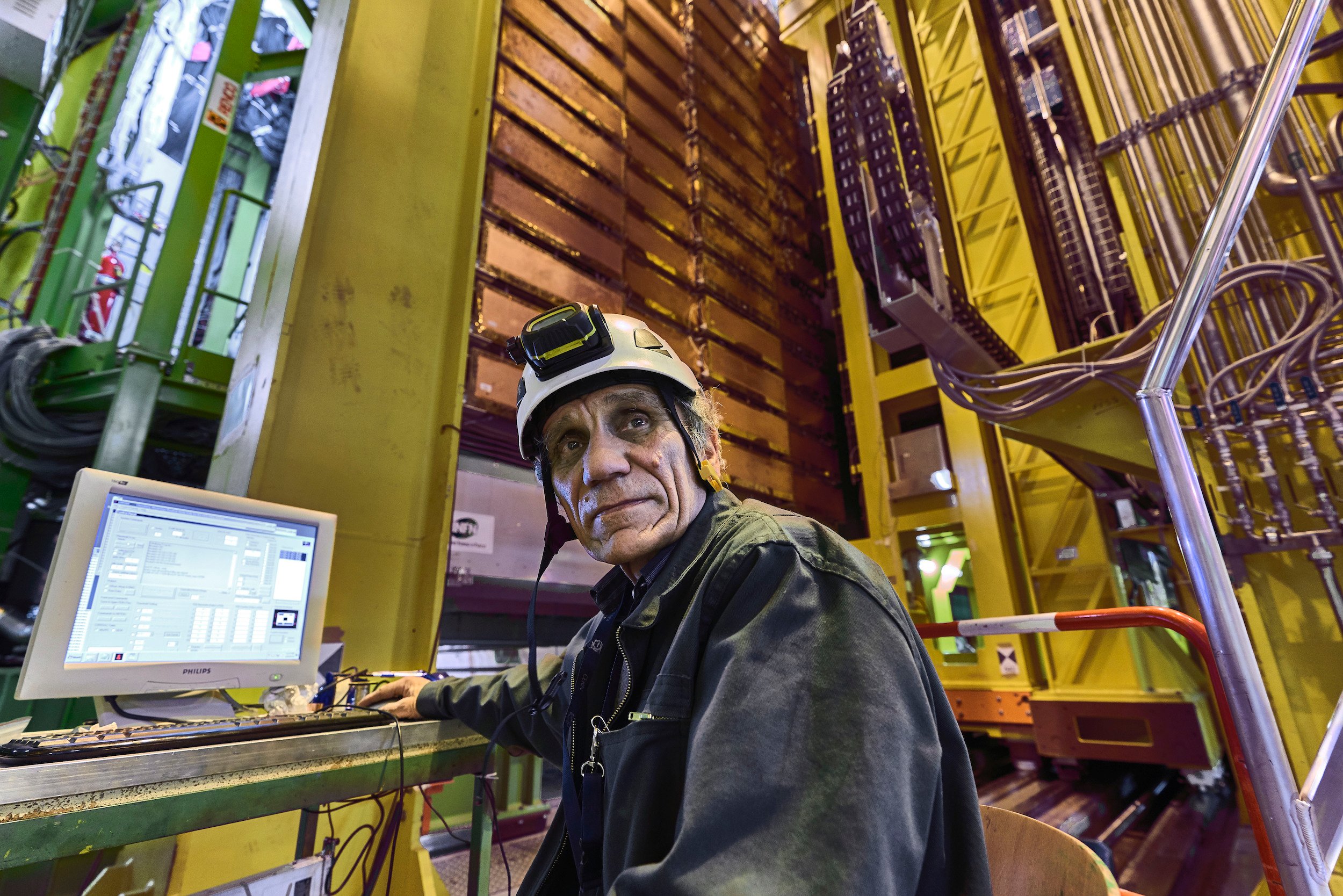 ‘Tantalizing’ Results of 2 Experiments Defy Physics Rulebook ...