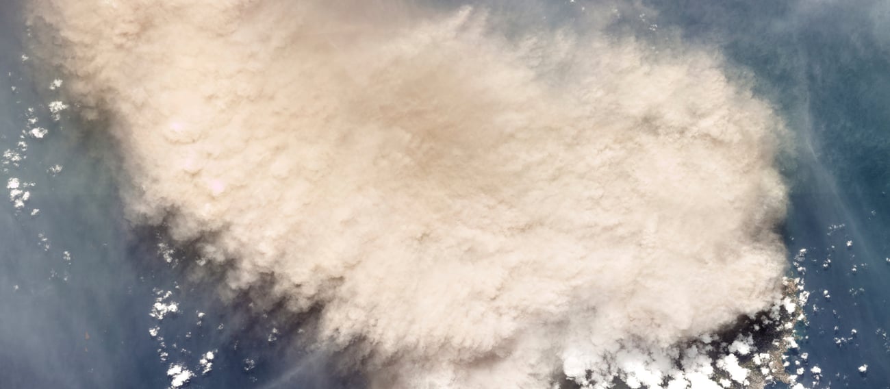 ‘Huge’ Explosion Rocks St. Vincent as Volcano Keeps Erupting ...