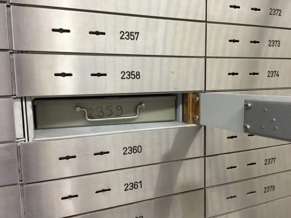 FBI cleared in seizure of anonymous Beverly Hills safety deposit boxes ...
