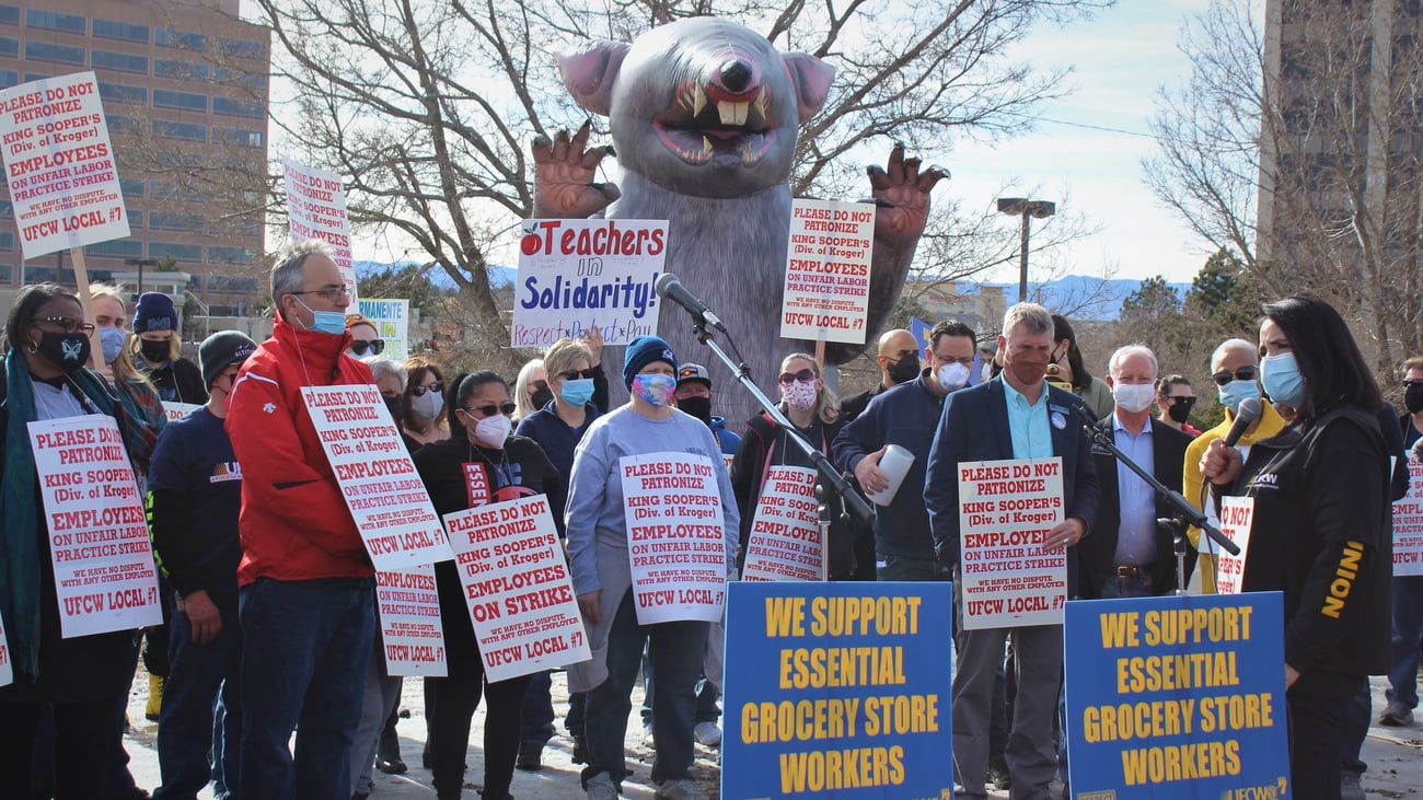 'Great Resignation is real': Thousands of Kroger grocery workers strike ...