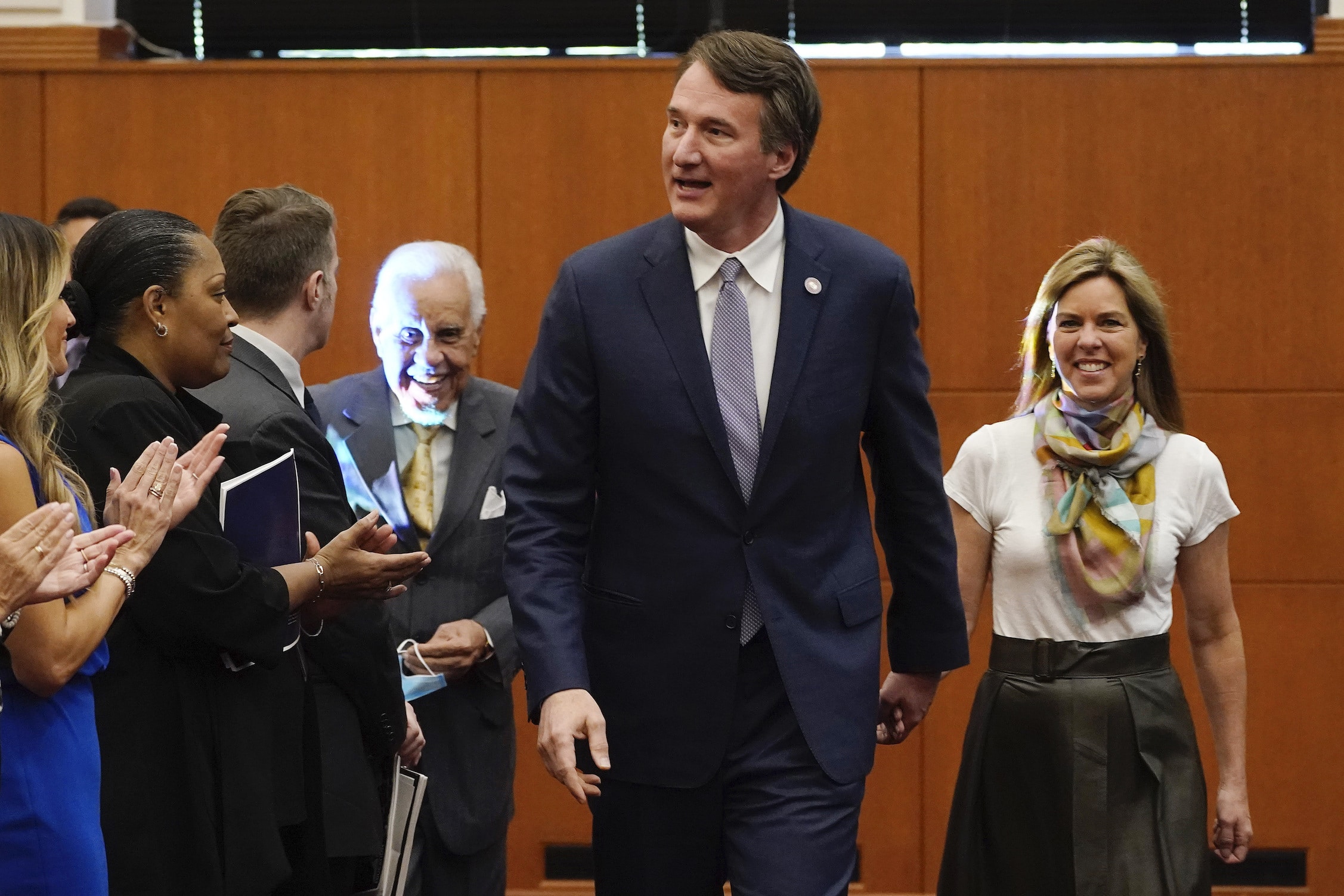 Virginia governor ends legislative cycle with more vetoes | Courthouse ...