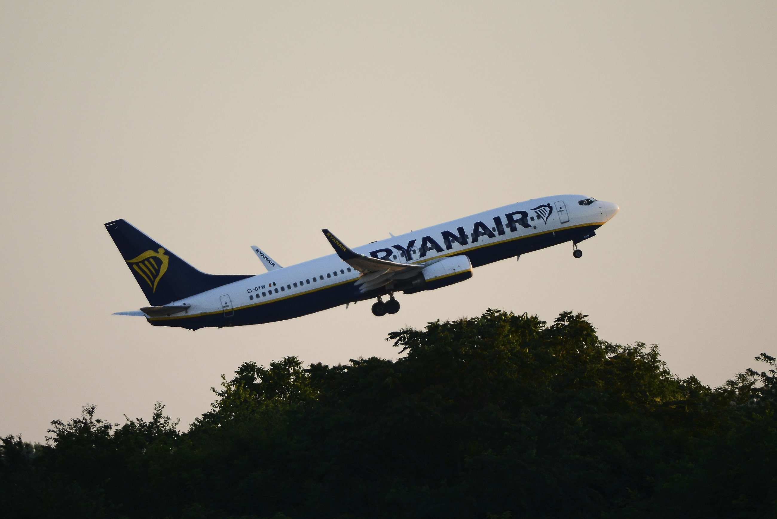 EU court rules for Ryanair in pandemic aid dispute with Brussels ...