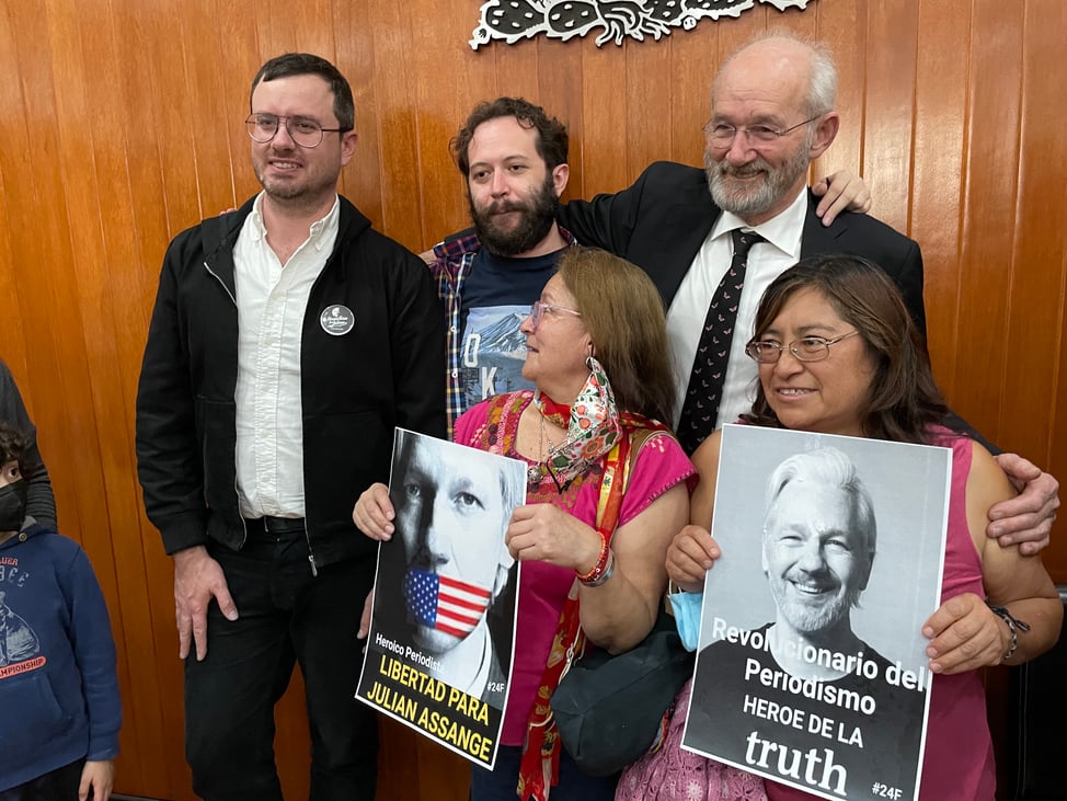 Julian Assange family campaigns for his release while in Mexico with ...