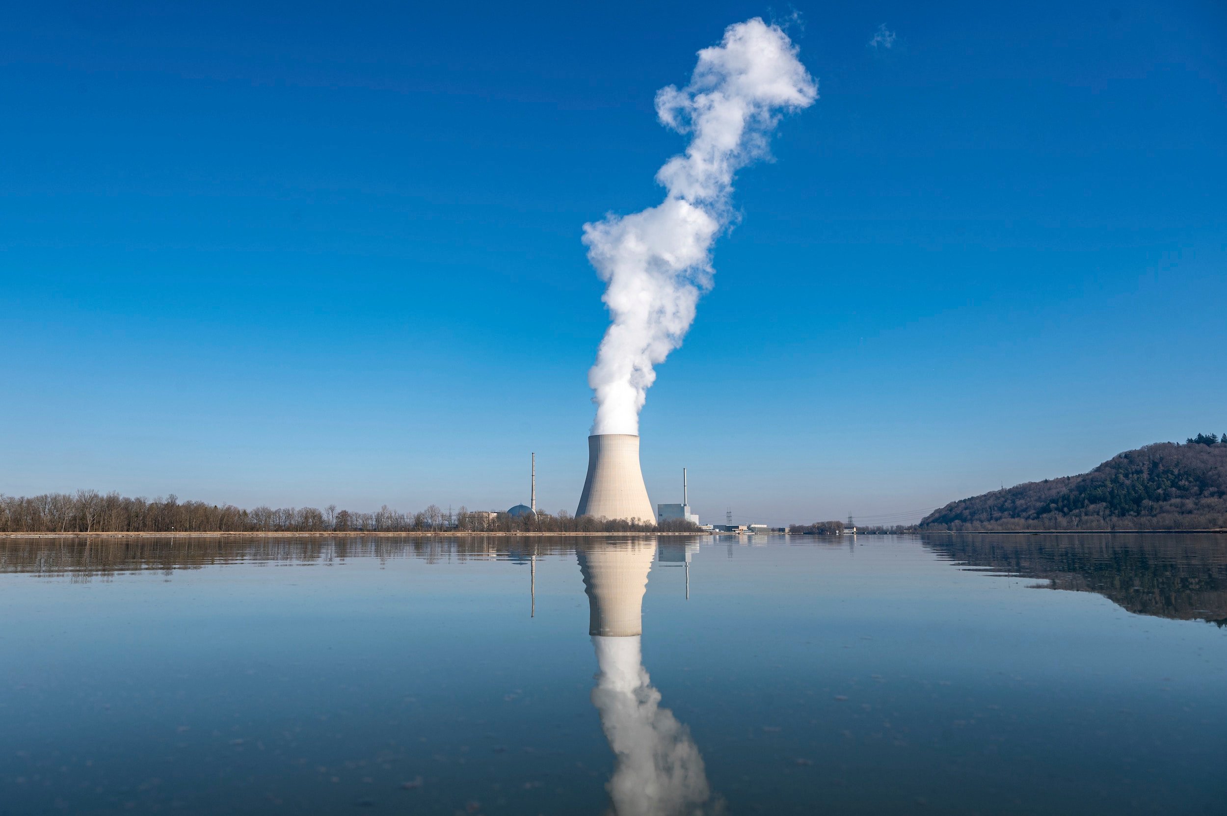 Scholz overrides allies, keeps 3 German nuke plants running ...