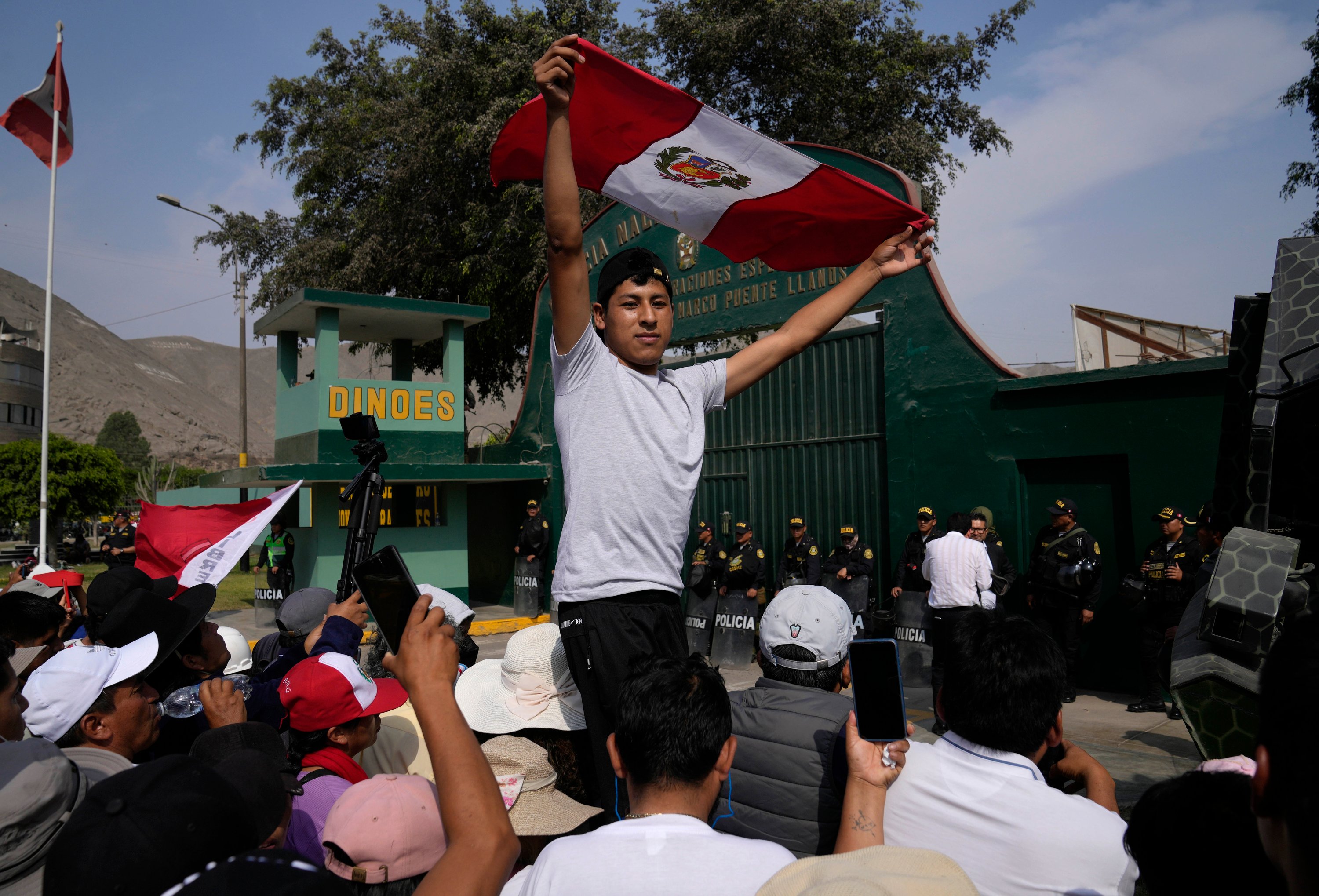 Peru’s new government declares police state amid protests | Courthouse ...