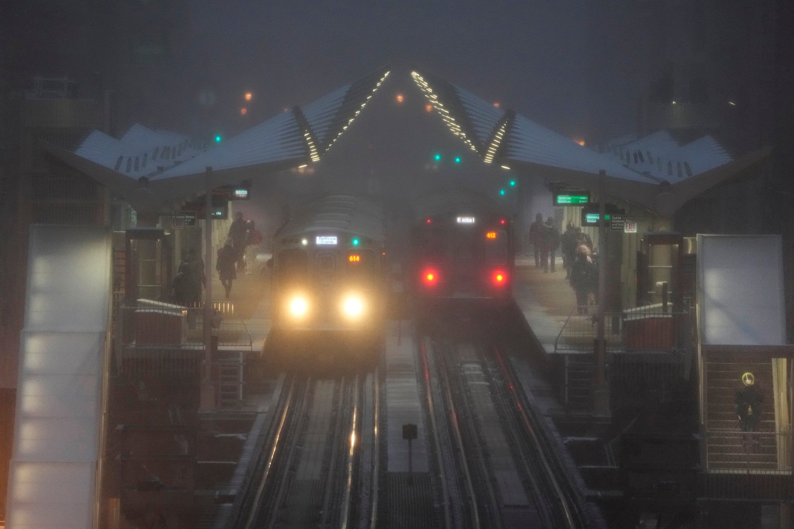 Feds pledge $2 billion for Chicago commuter train expansion project ...