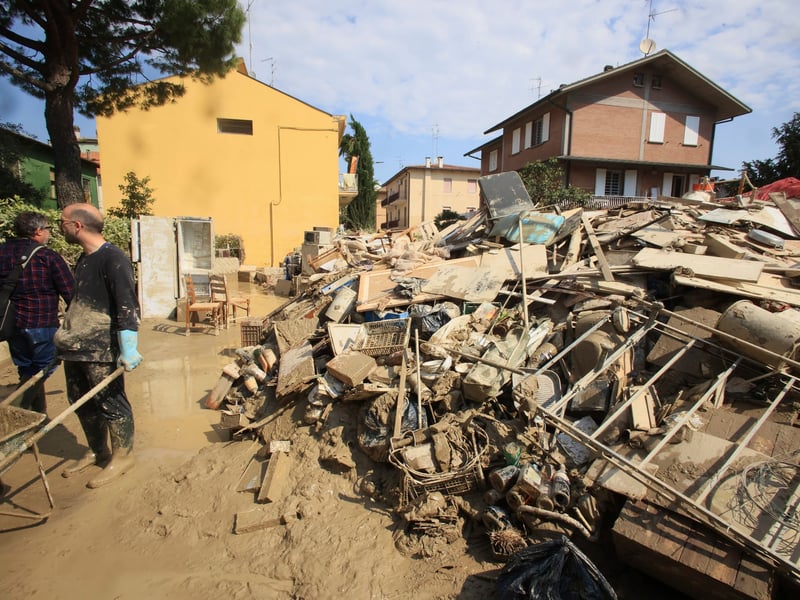 Shocked Italy mourns flood victims as death toll rises to 15 ...