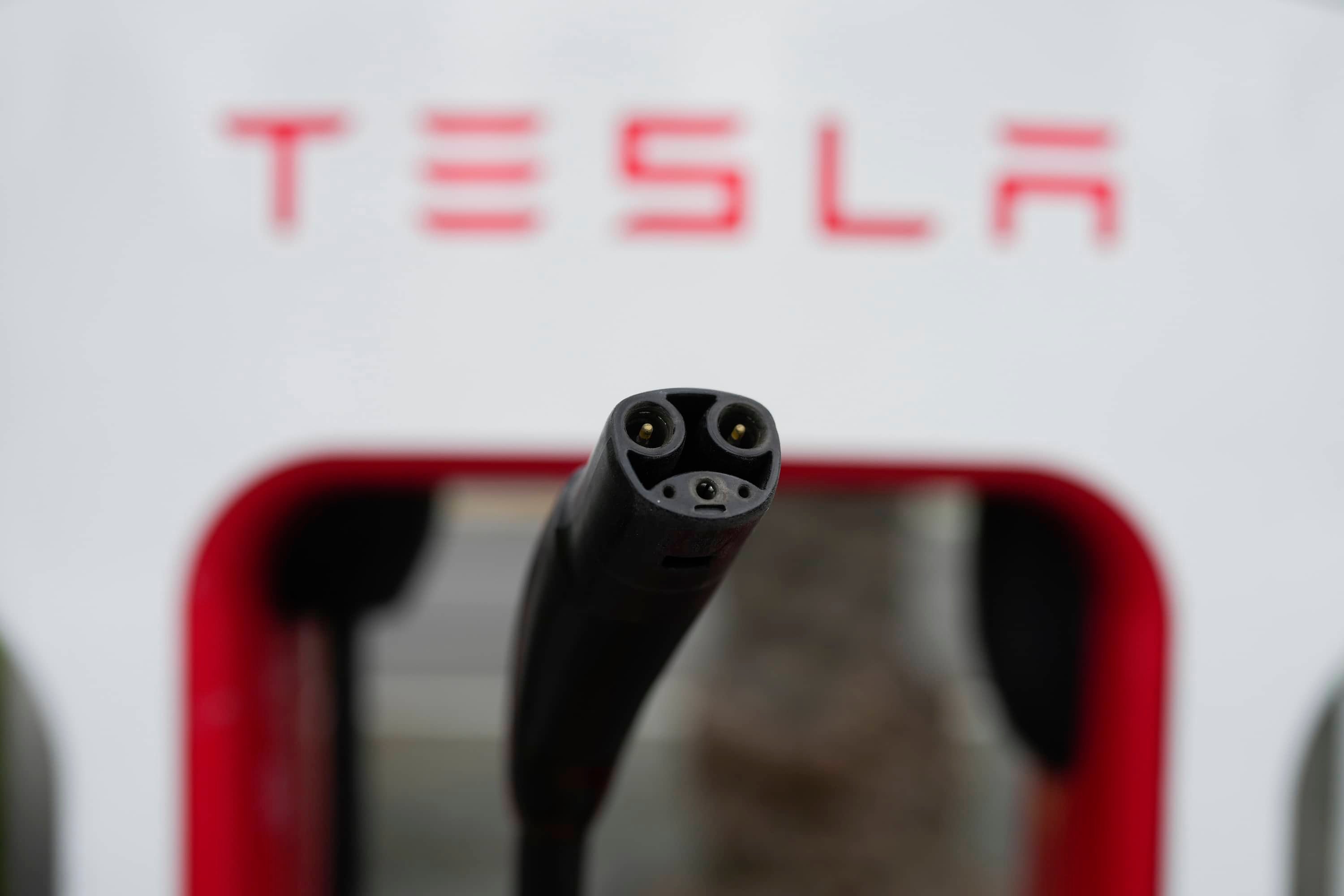 Second-largest US electric vehicle fast-charging network to add Tesla ...
