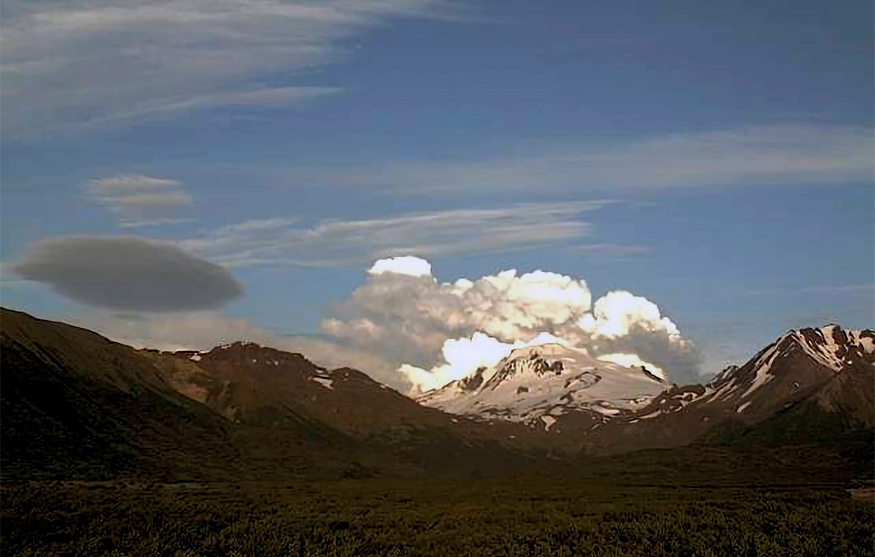 Alaska volcano’s weeklong eruption eases after spewing another massive ...
