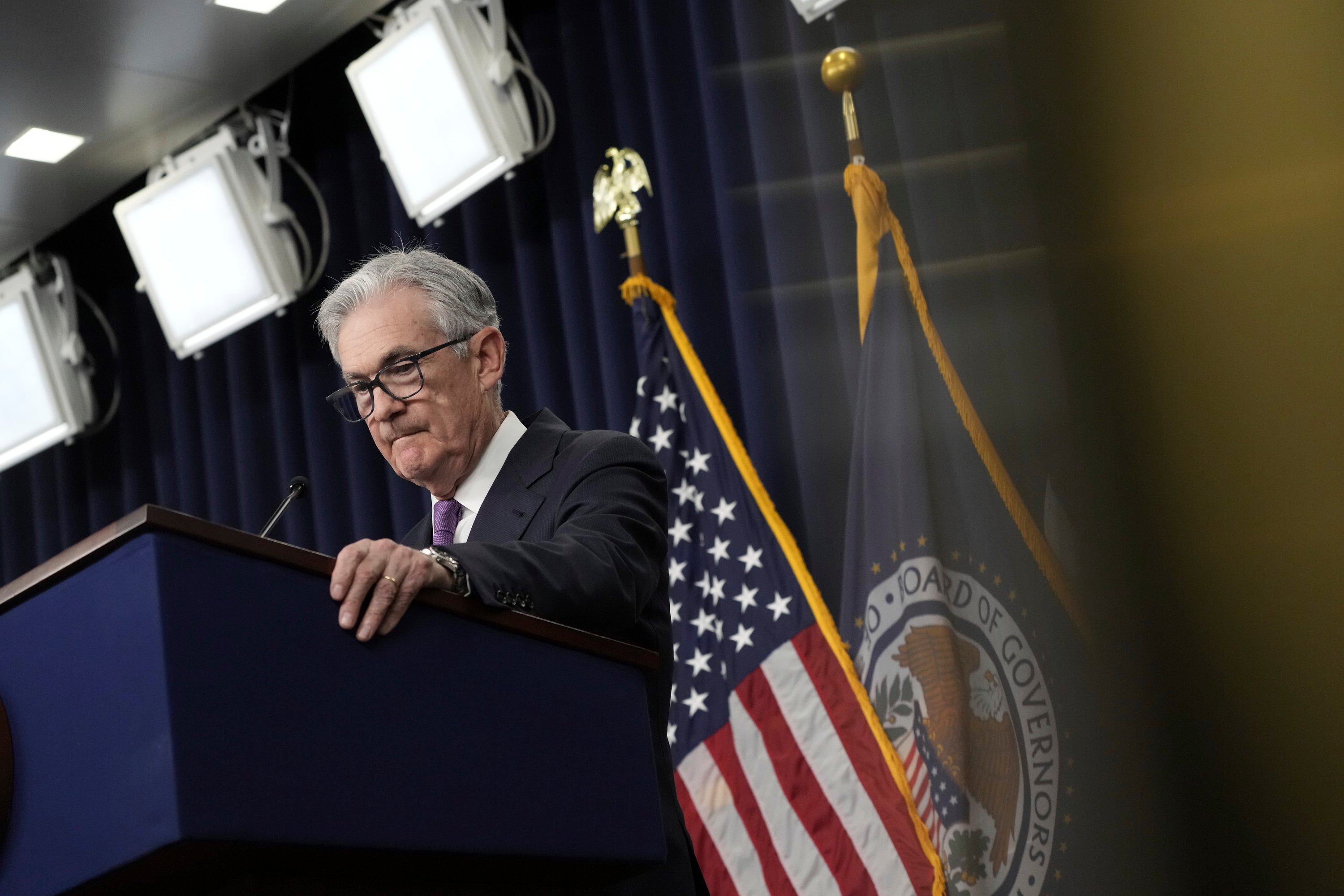 Fed pauses interest hikes again, but markets fall anyway | Courthouse ...