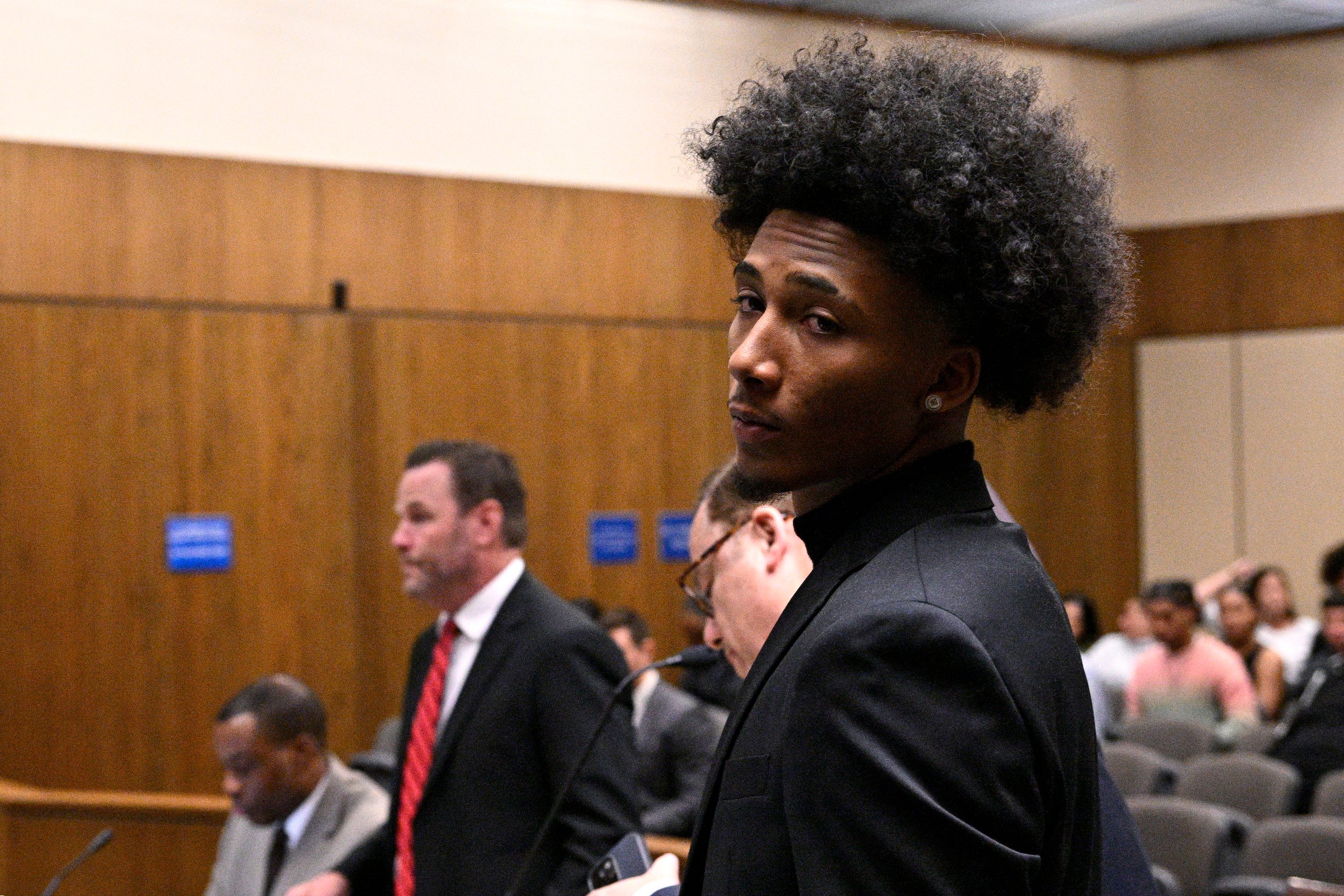 Judge denies request to raise Mikey Williams’ bail and sets trial in ...