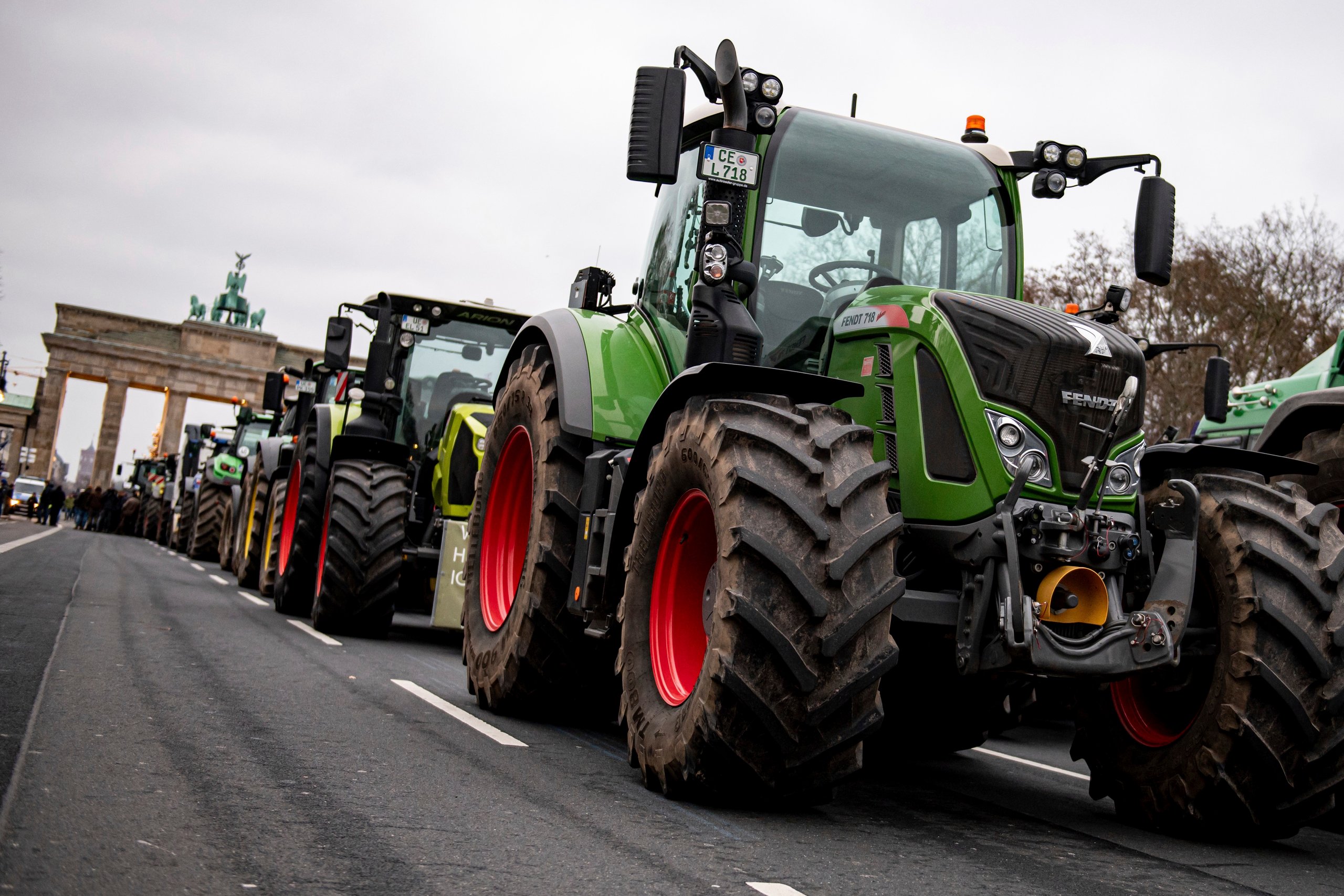 German farmers kick off week of protests, adding pressure to weak ...