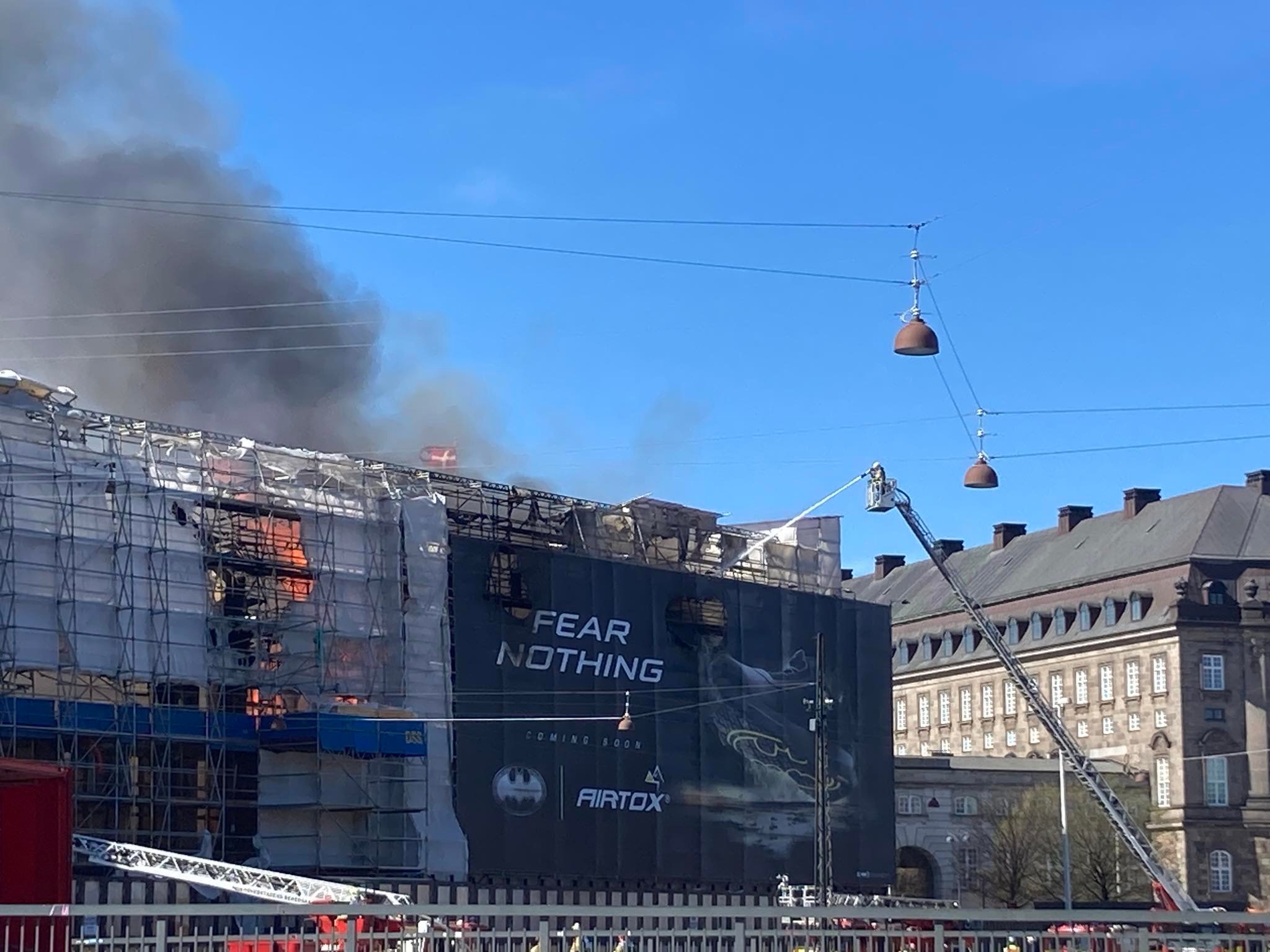 Fire rips through Copenhagen’s historic stock exchange | Courthouse ...