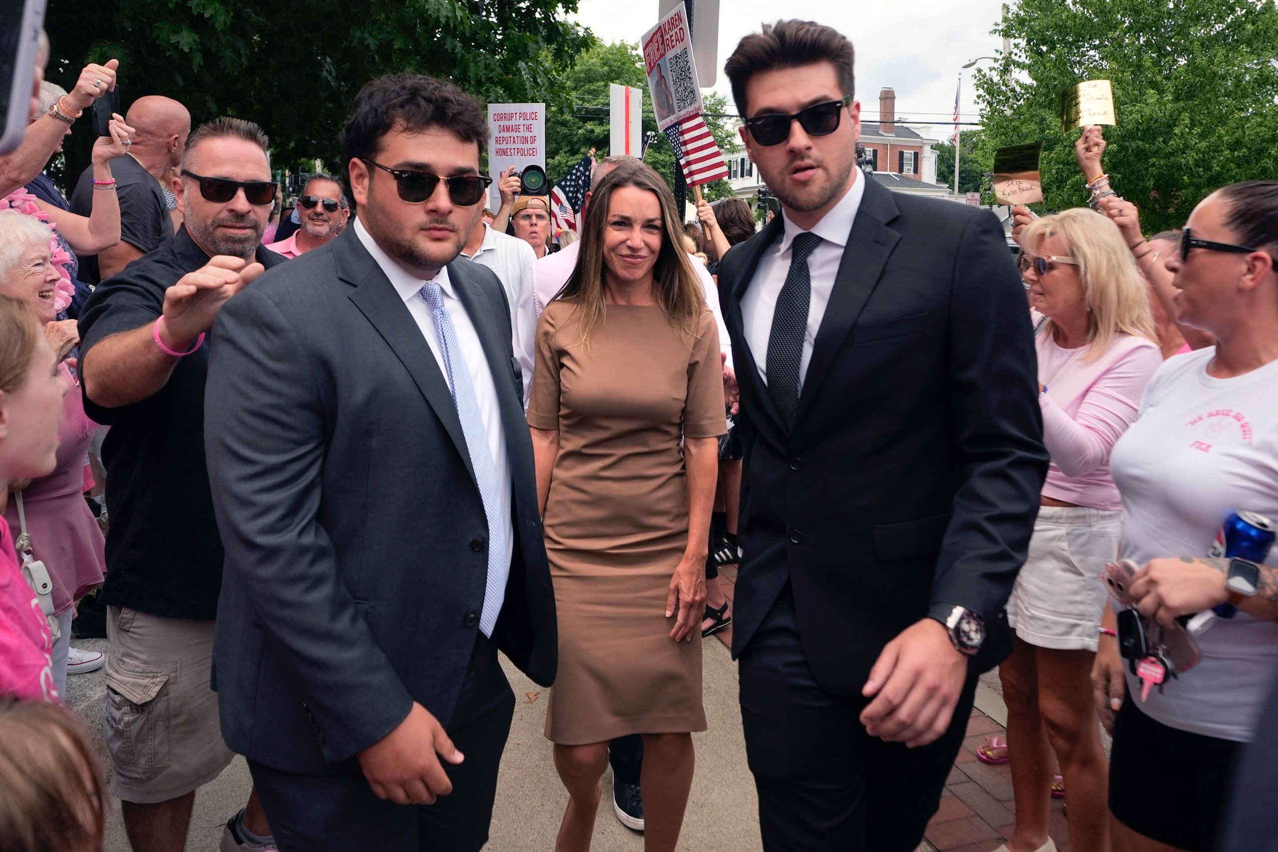 Karen Read makes brief court appearance to set dates for murder case ...