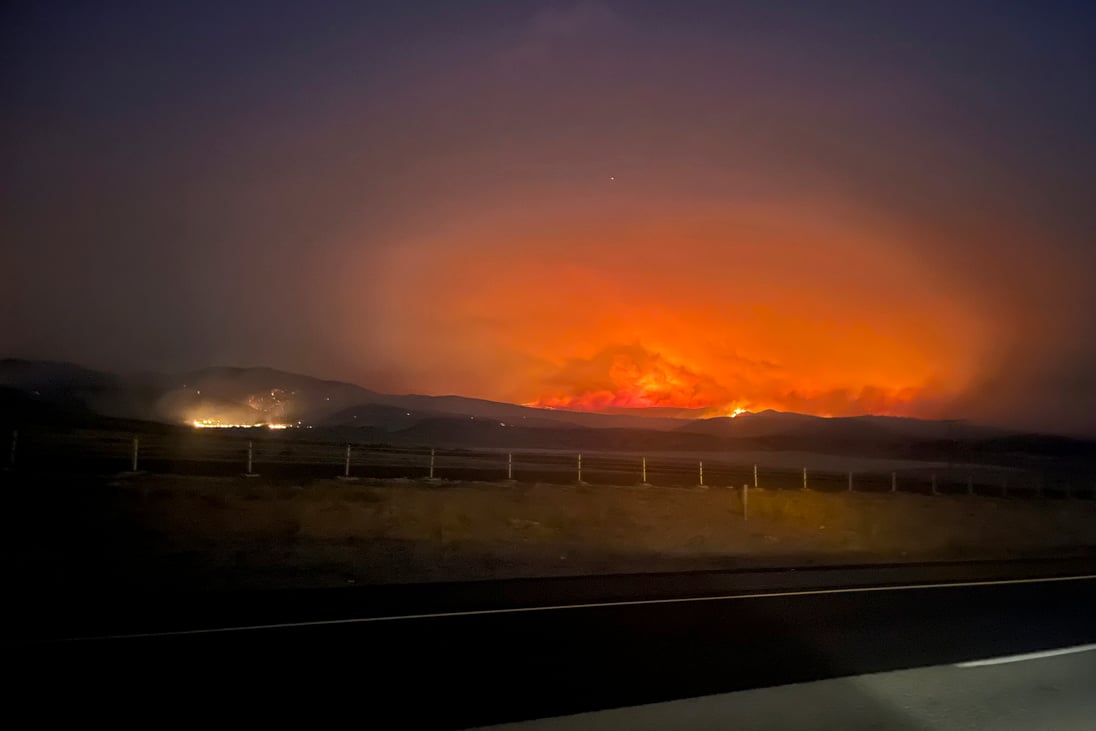 Wildfires threaten communities in the West as Oregon fire closes ...