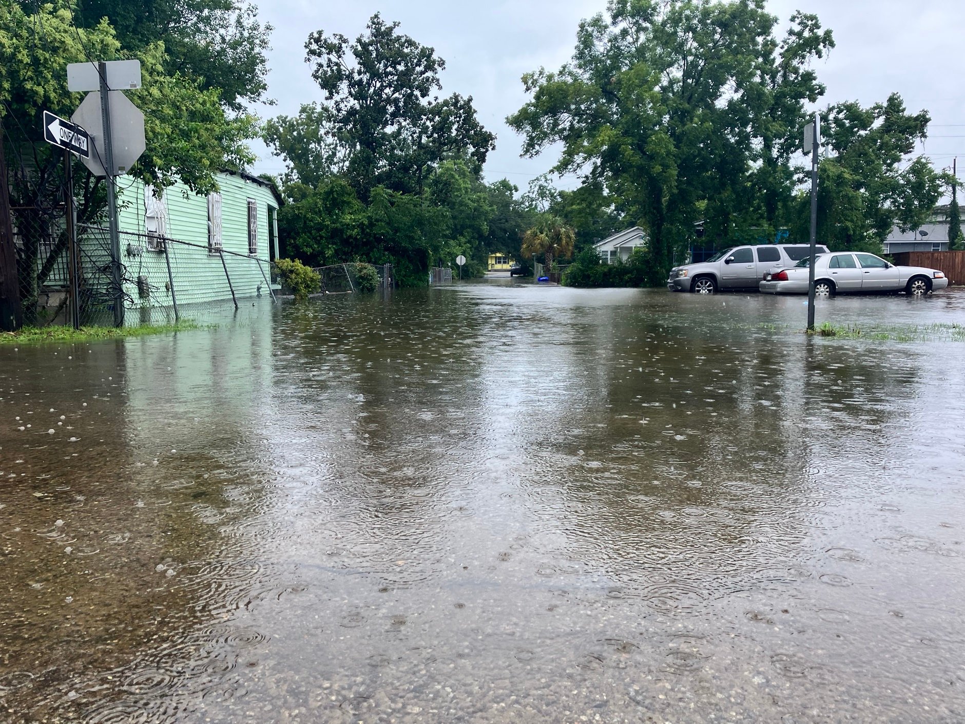 Historic rainfall threatens Charleston as Tropical Storm Debby batters ...