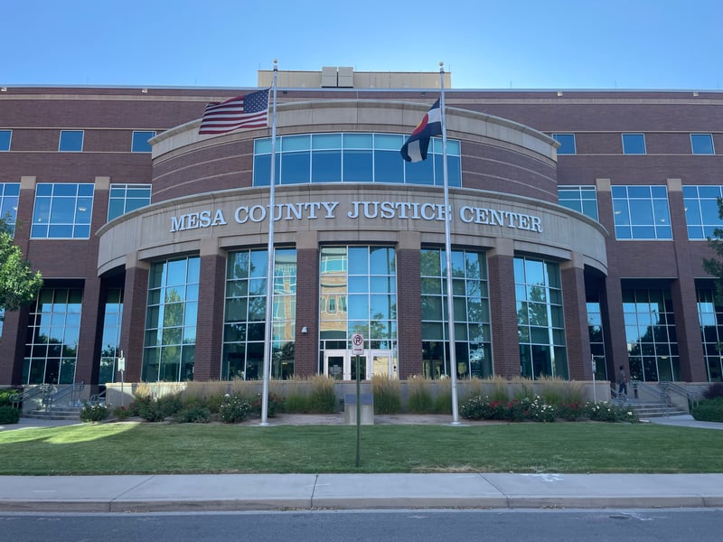 Colorado man pleads not guilty to assaulting Grand Junction reporter ...