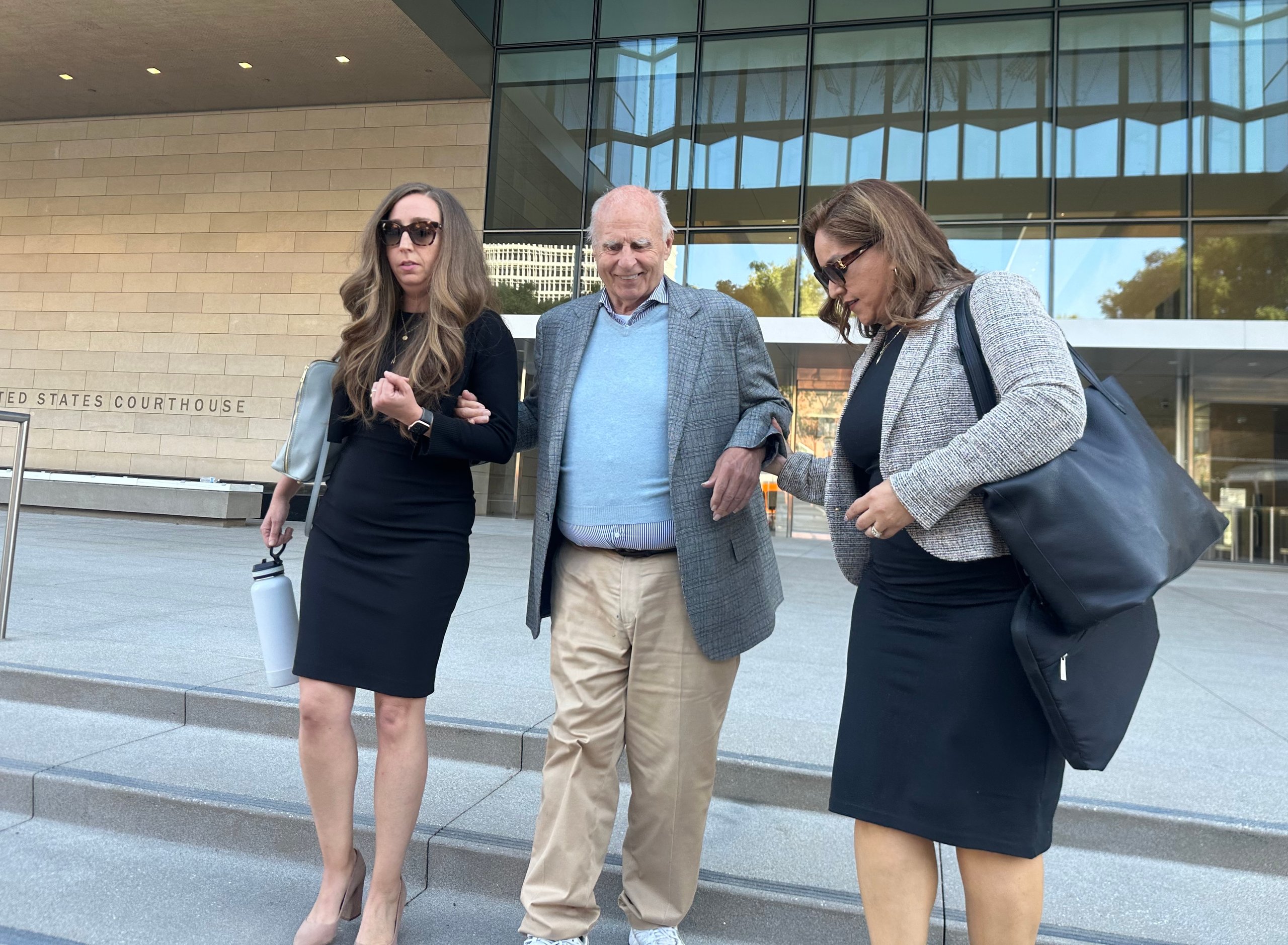 In surprise move, disgraced attorney Tom Girardi testifies at his own ...