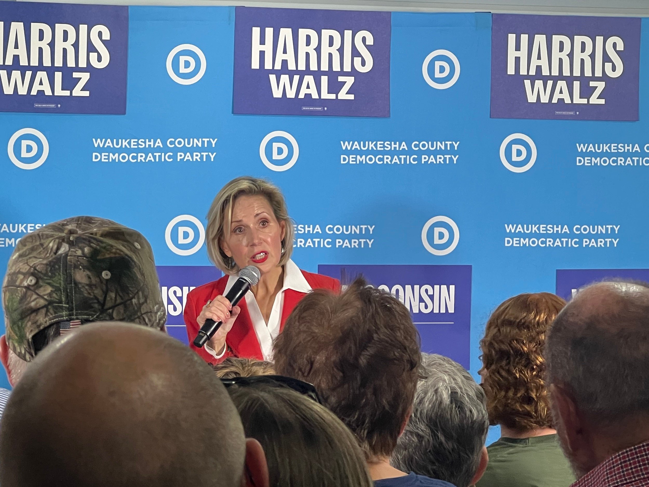 At Wisconsin rally, Gwen Walz calls for national unity, common sense ...