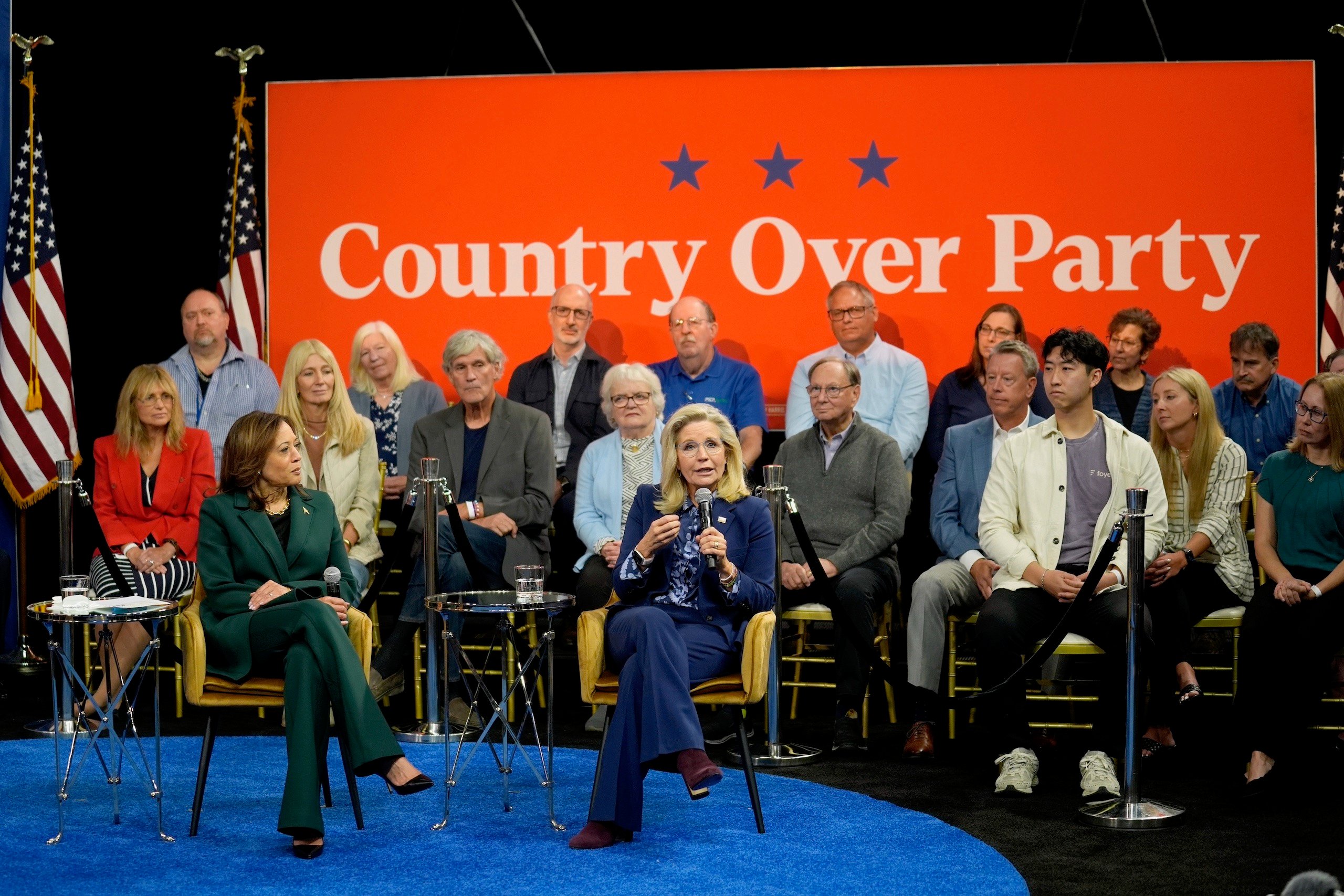 Liz Cheney helps Kamala Harris seek moderate votes as they paint Trump ...