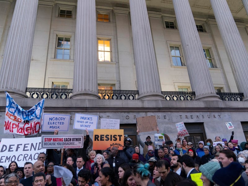Trump officials seek to toss restraining order blocking DOGE access to ...