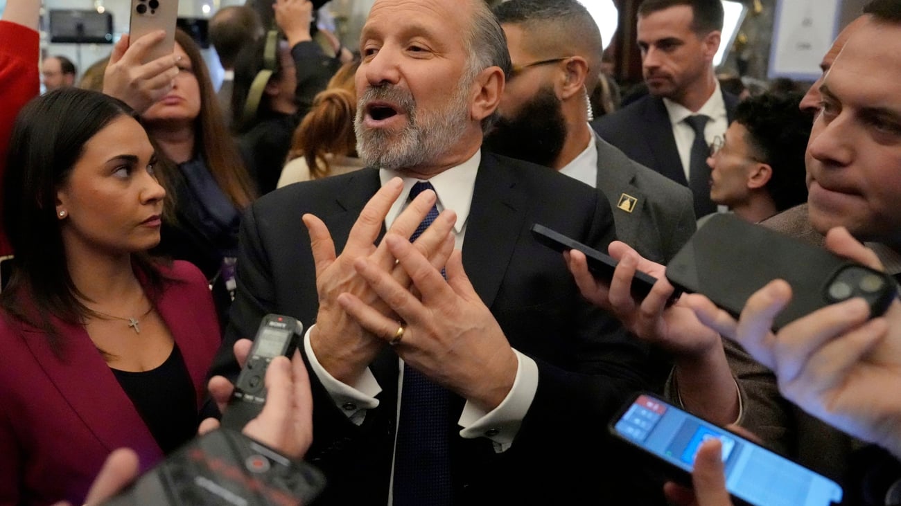 House Democrats call on Howard Lutnick to resign as commerce secretary ...