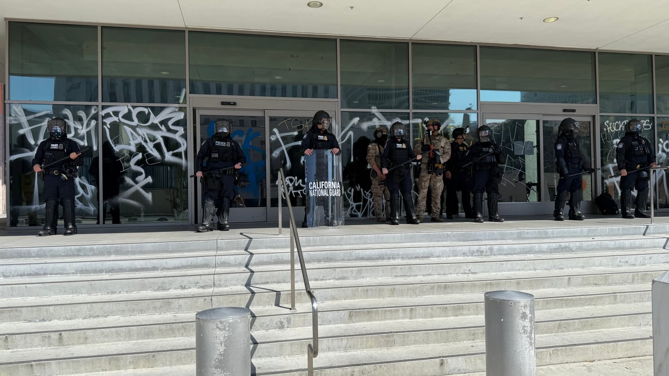 LA man pleads not guilty to throwing Molotov cocktails into federal ...