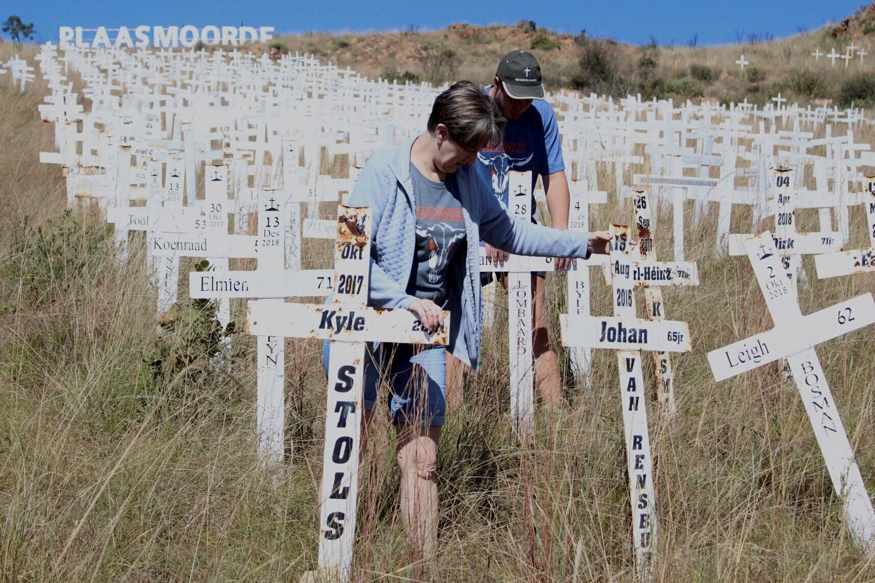 A hillside of white crosses fuels a misleading story about South Africa ...