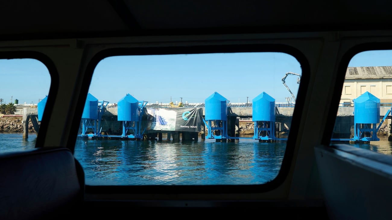 In LA port, bobbing blue floats are turning wave power into clean ...