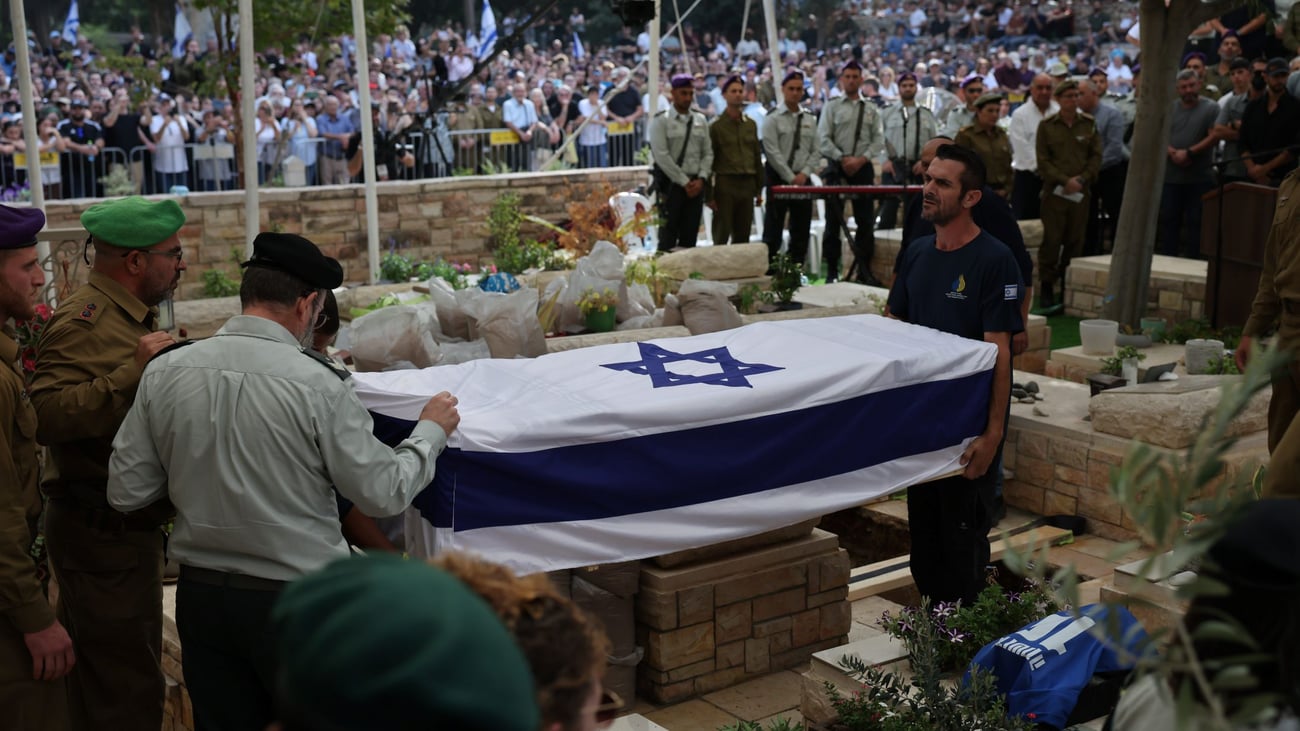 Tens of thousands attend funeral of Israeli soldier whose remains were ...