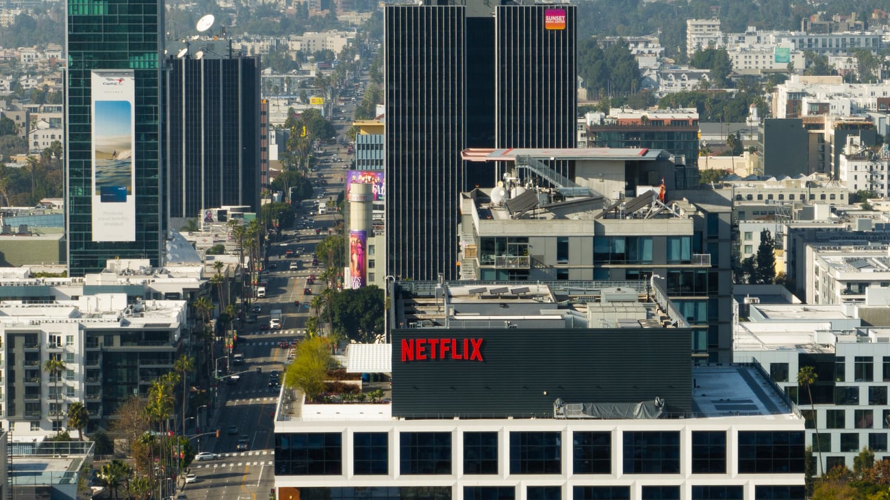 Netflix and Paramount are fighting over Warner Bros. Discovery. Here's ...