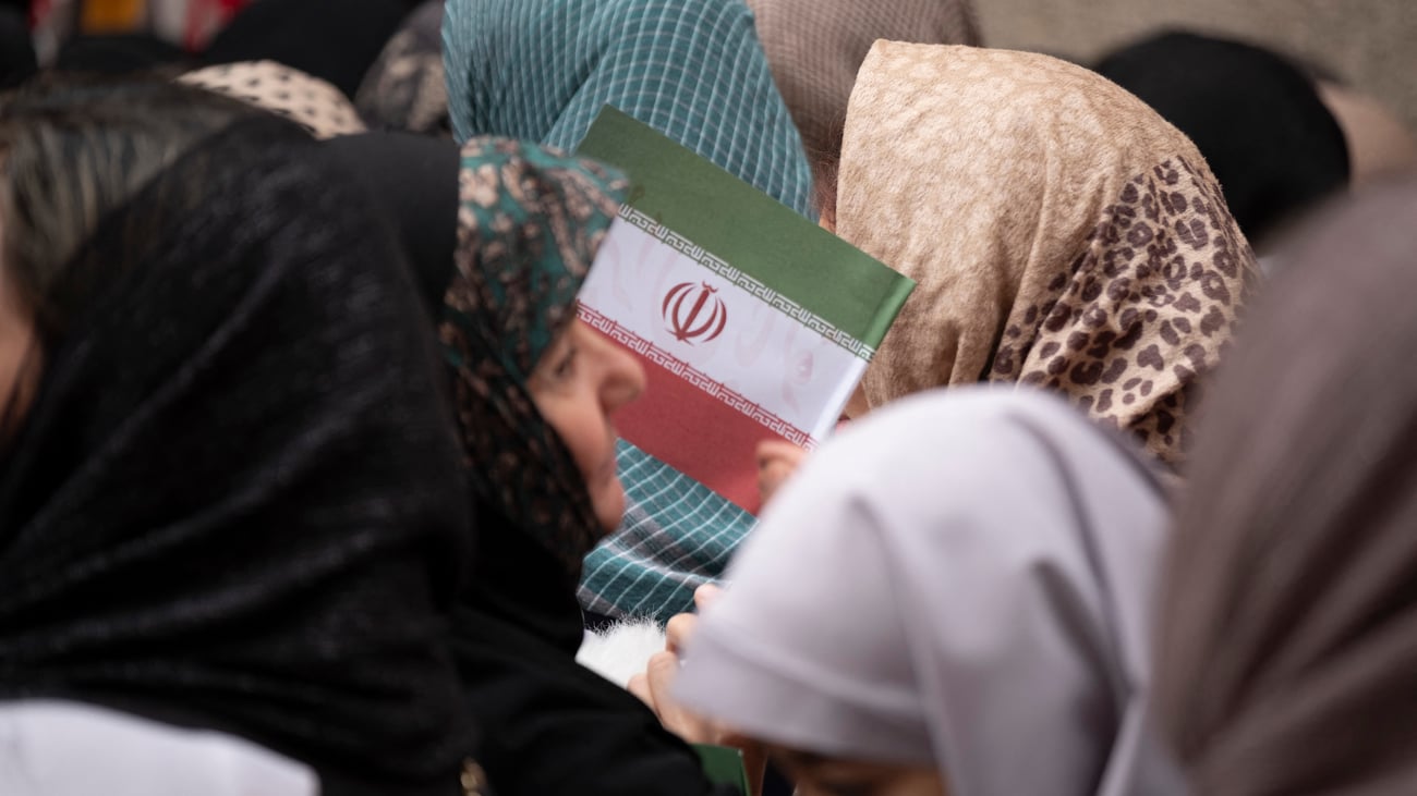 Louvre installs bars over robbed gallery window | Courthouse News Service