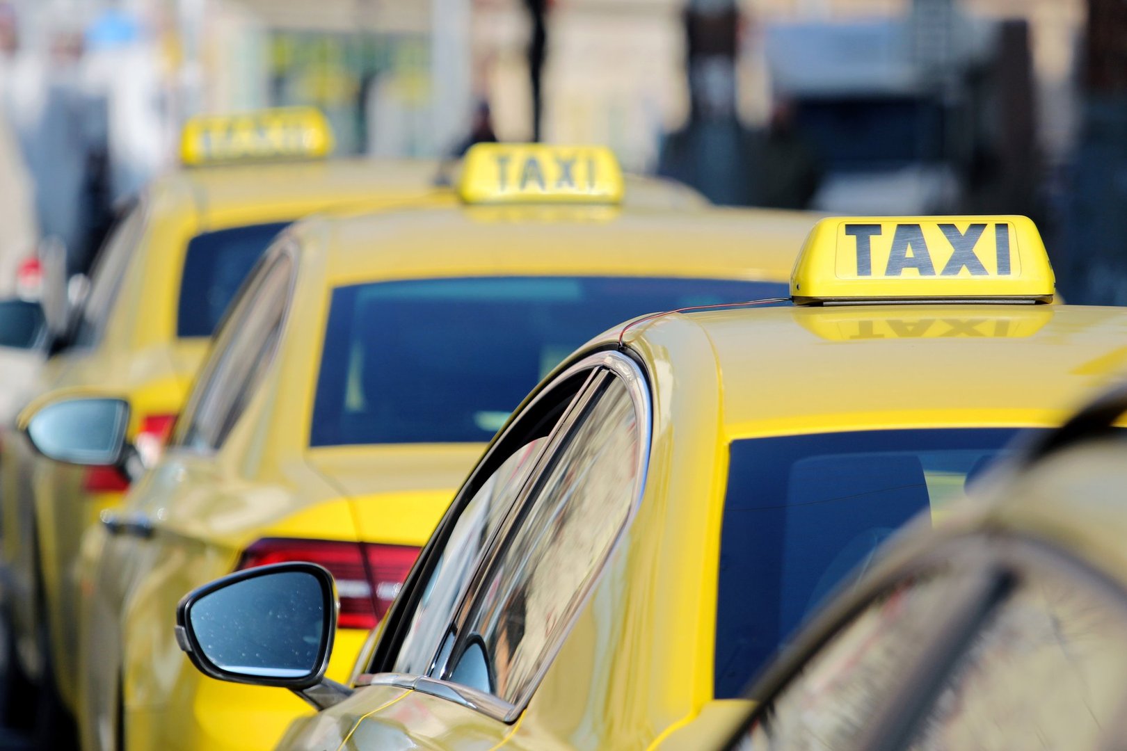 Crush Taxis - Reliable Taxi Services for Airport and Island Tours