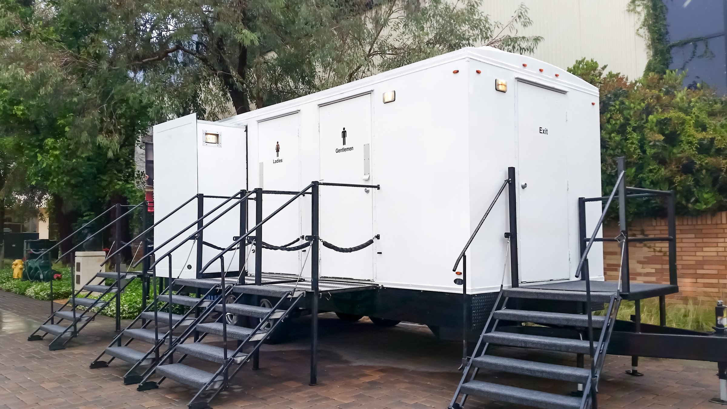 Luxury Portable Restroom Rentals | L&M Mobile Restrooms LLC