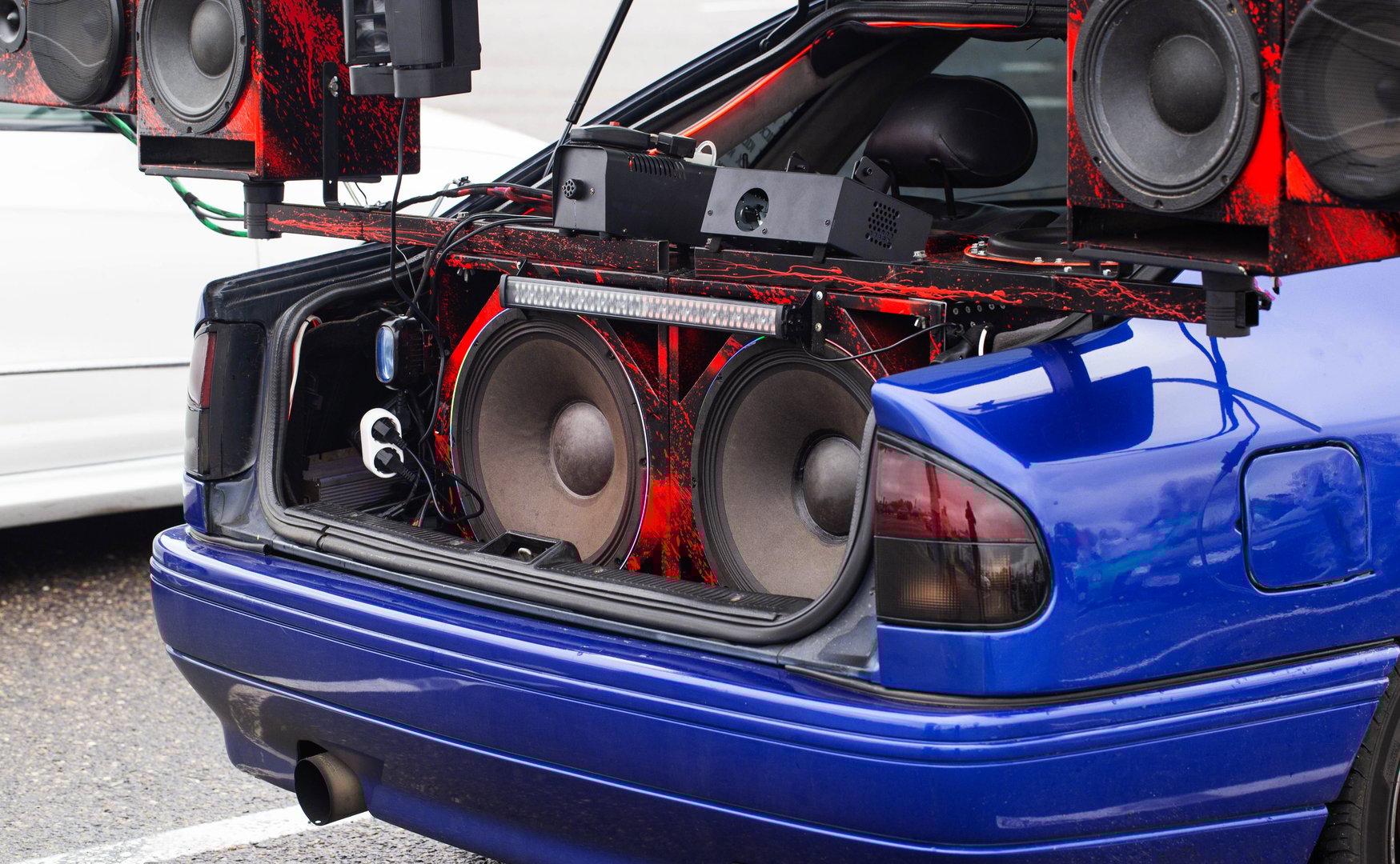 RINOS SOUND: Sonido y iluminación profesional para vehículos