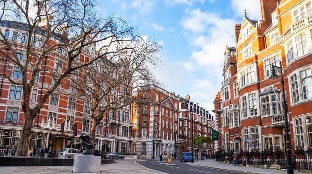 Free Soho, Mayfair & West End Tour London | Strawberry Tours