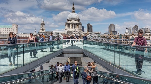 Free London by the Thames Tour | Strawberry Tours