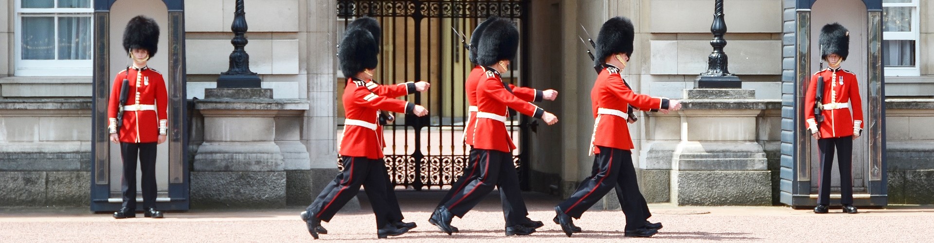 The Ultimate Guide to the Changing of the Guard at Buckingham Palace in ...